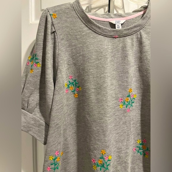 crown & ivy | Tops | Crown Ivy Gray Short Sleeve Sweatshirt Covered W ...